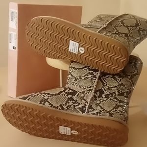 Cape Robbin | Shoes | Lizzard Booties | Poshmark